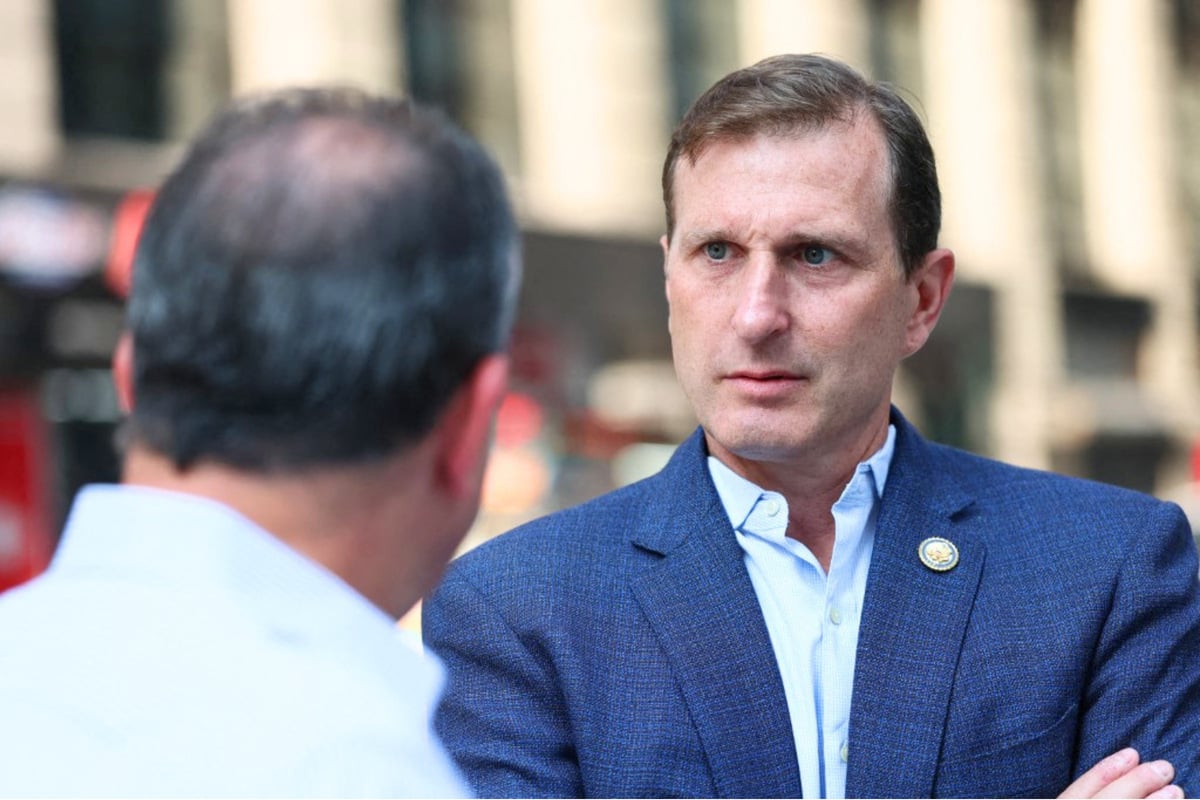 New York congressman Dan Goldman banned from Brooklyn coffee shop over ...