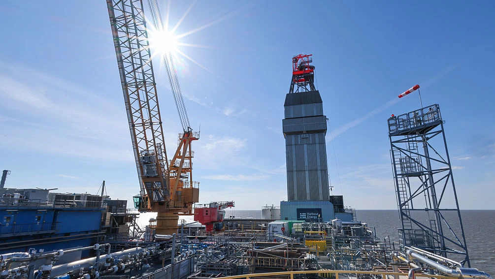 Life and risks on offshore oil rigs