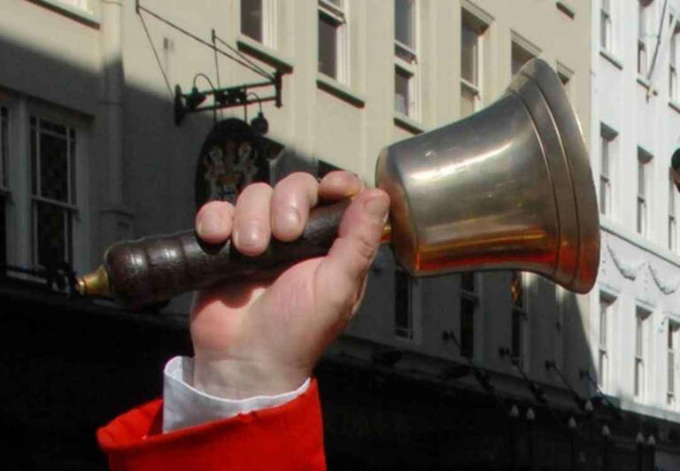Canberra's town crier recognized as world's loudest person with 122.4dB ...