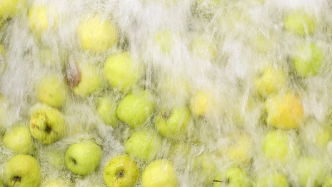 Safe and effective apple washing practices