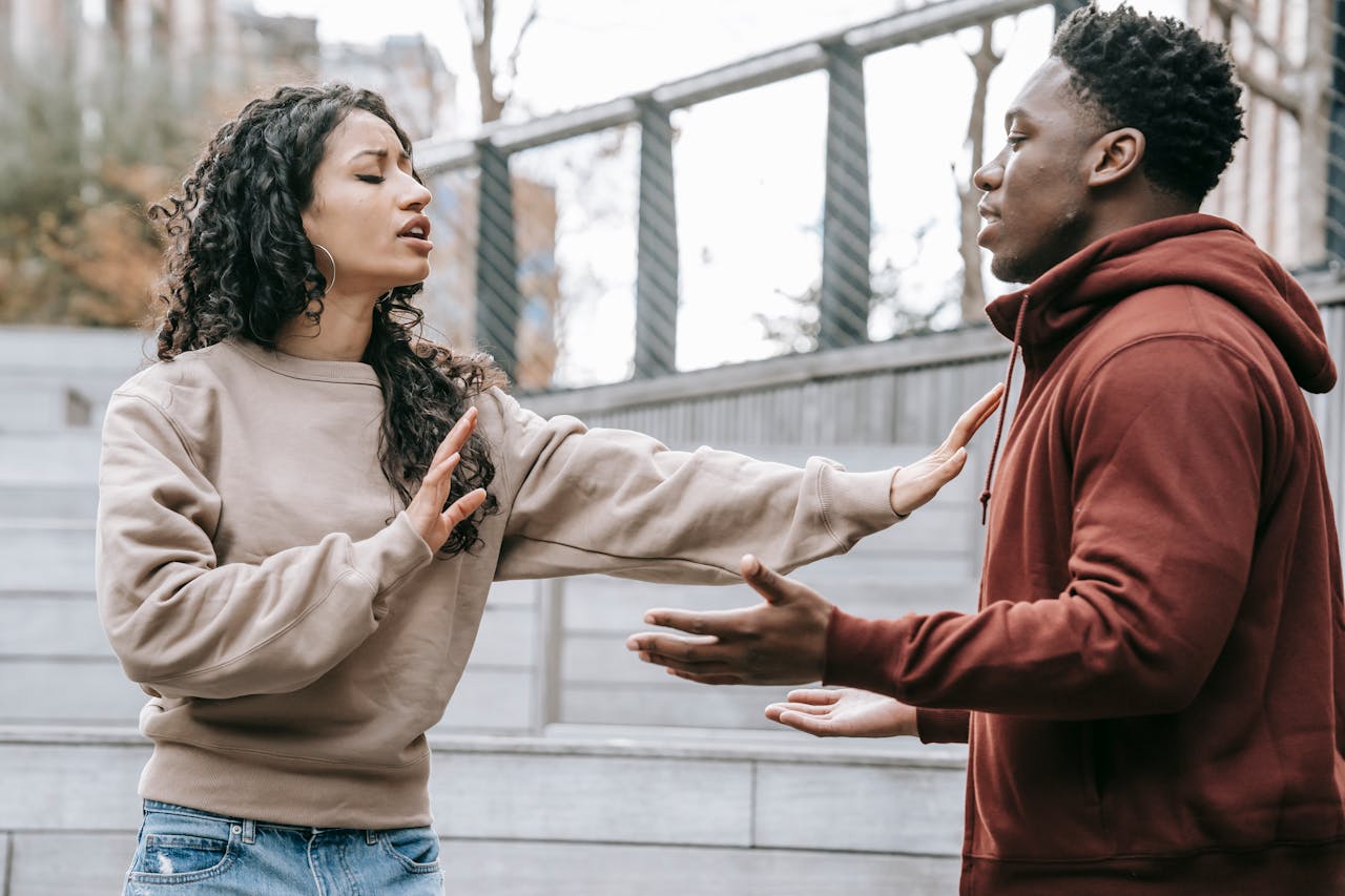 13 toxic behaviors that you unknowingly do in your relationship