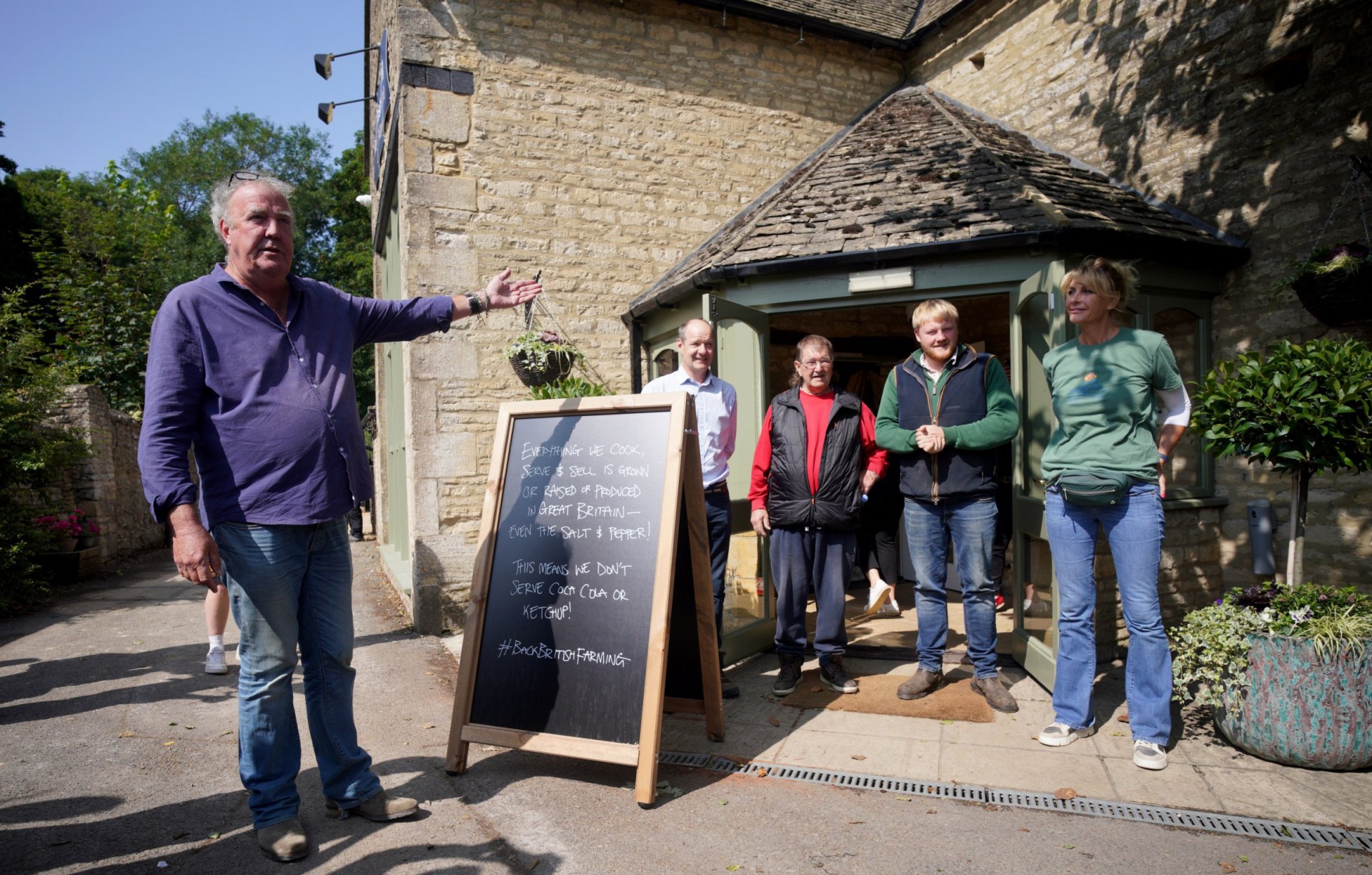 Jeremy Clarkson forced to issue warning at Farmer’s Dog pub during ...