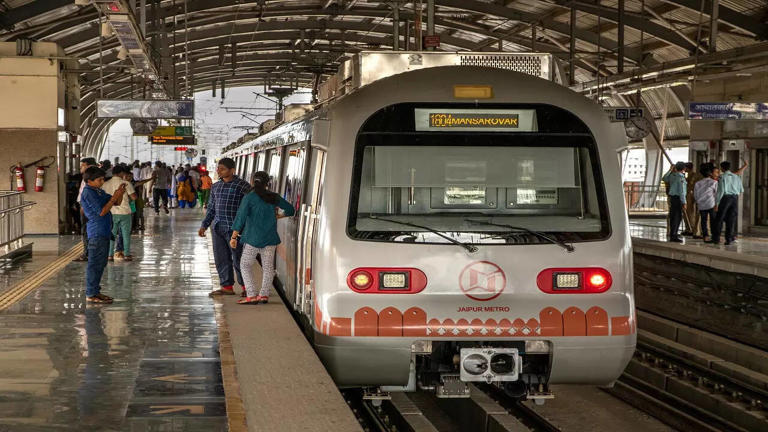 Mumbai metro scare: Venomous Russell's viper found at BKC station ...