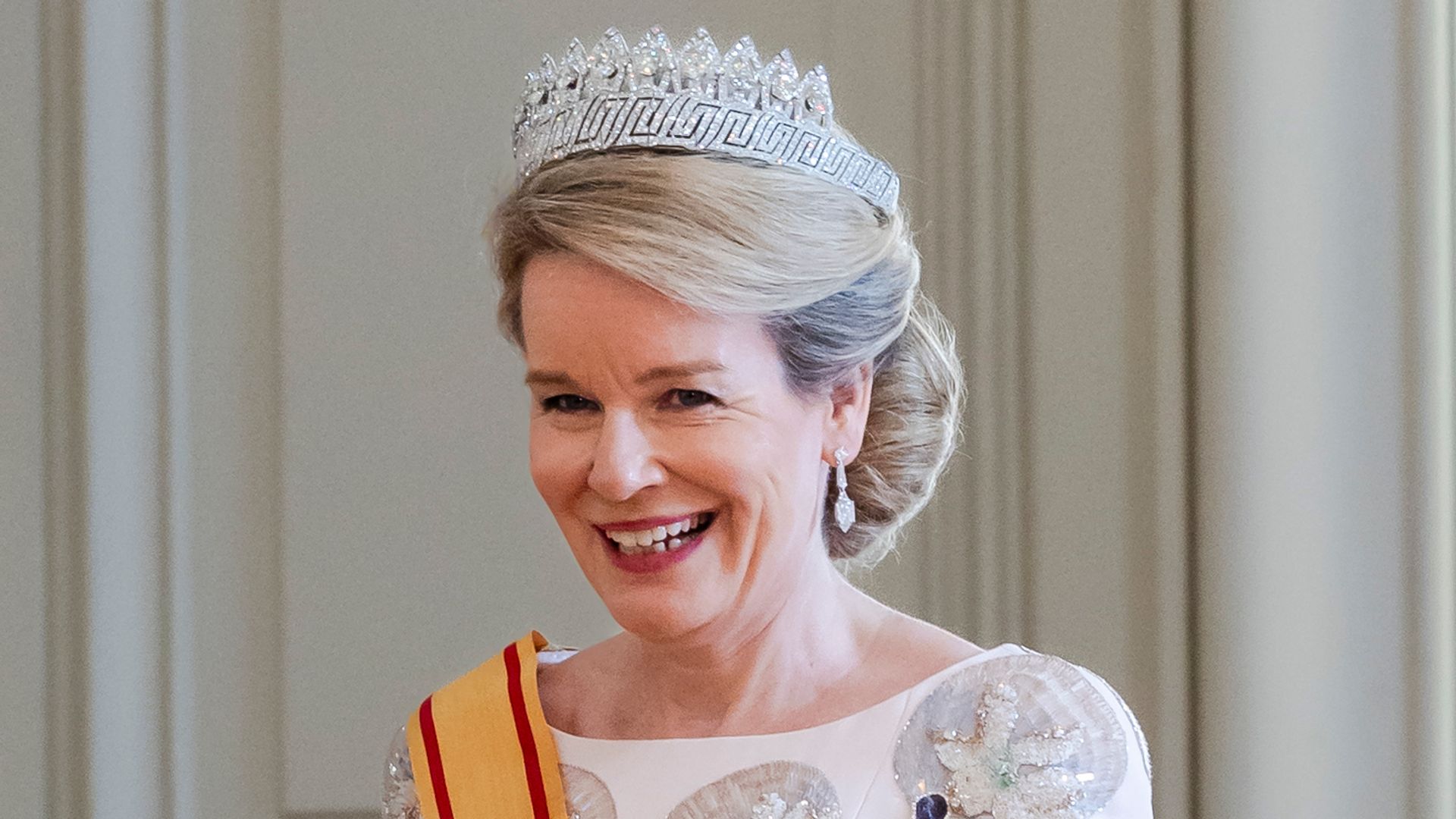 Queen Mathilde transforms from elegant pink daytime look to full royal ...