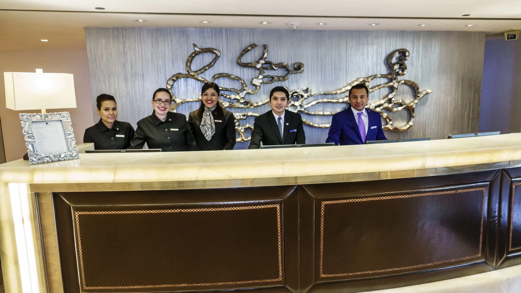 16 things hotel staff notice about guests