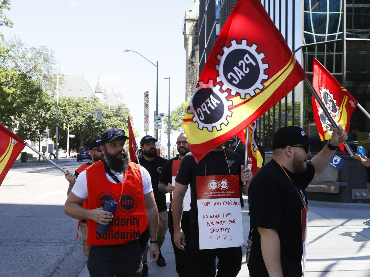 Labour dispute begins as Bank of Canada locks out security officers