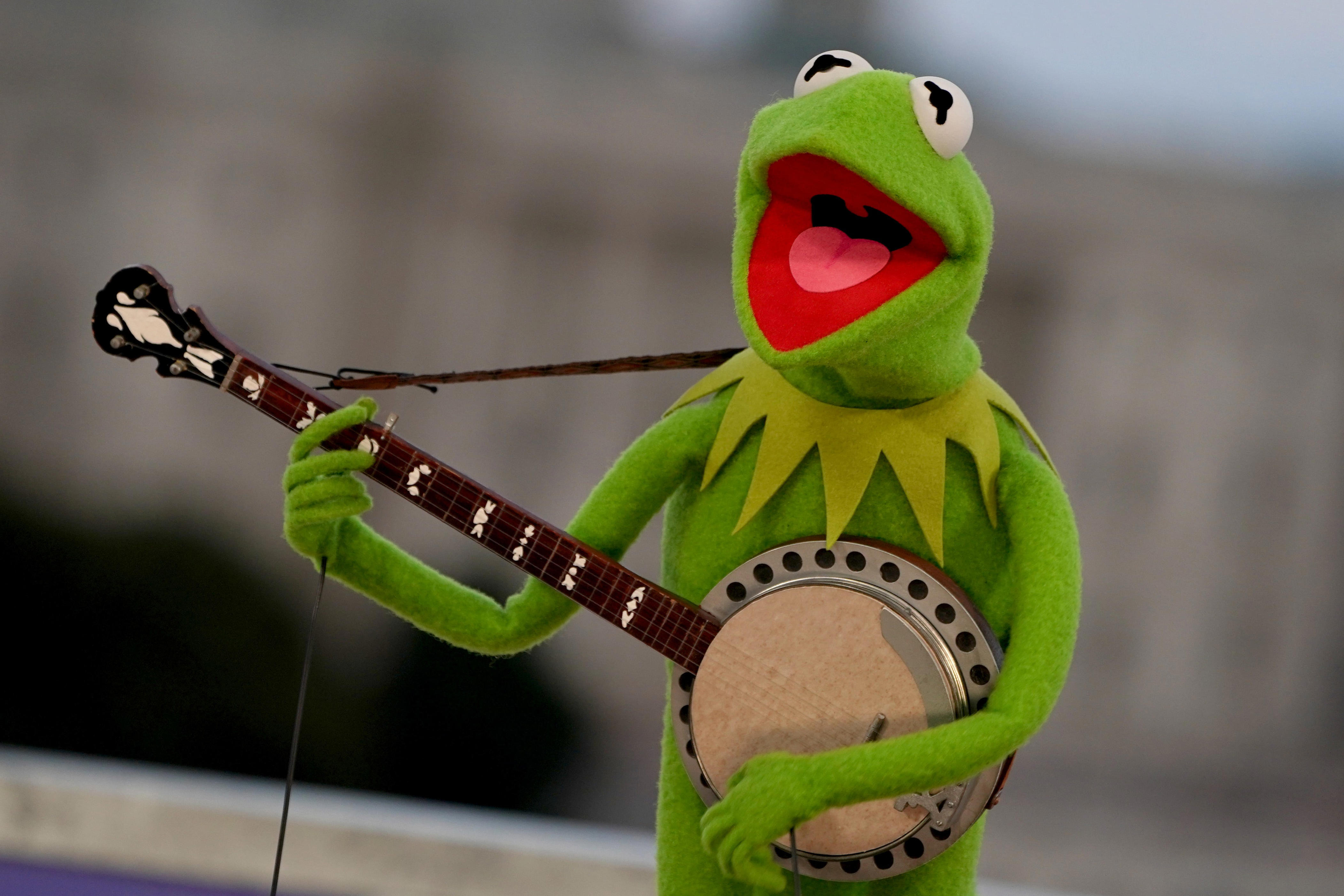 Not easy bein' green – these pop icons rival reflecting pool color
