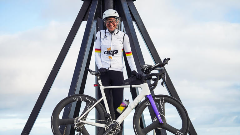 Sarah Ruggins breaks the north to south record for cycling the length ...