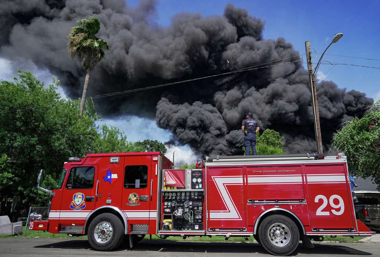 East End recycling facility fire: Houston firefighters likely to spend ...