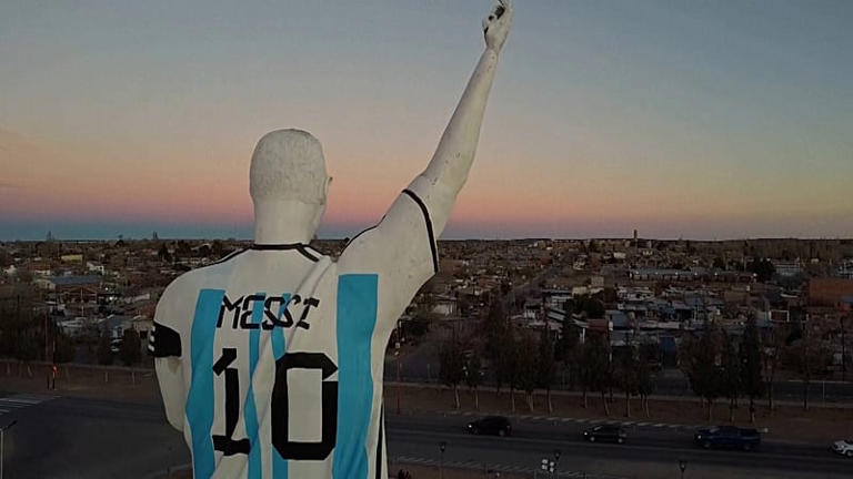 Giant Messi statue honors Argentina's World Cup hero