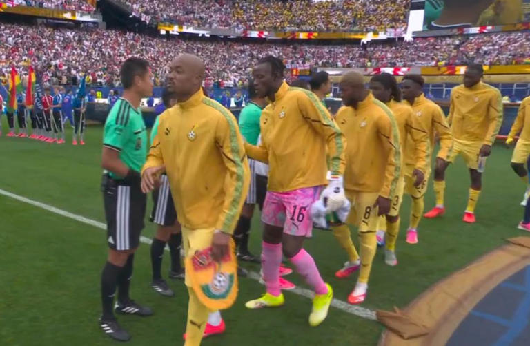 Cameras pan away as England players shake hands with Thomas Partey amid ...