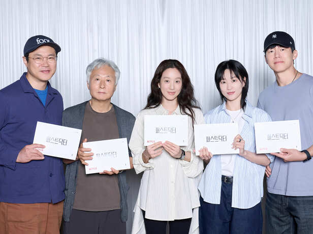 After Teach You A Lesson, Kim Mu Yeol scrubs in for Netflix medical ...