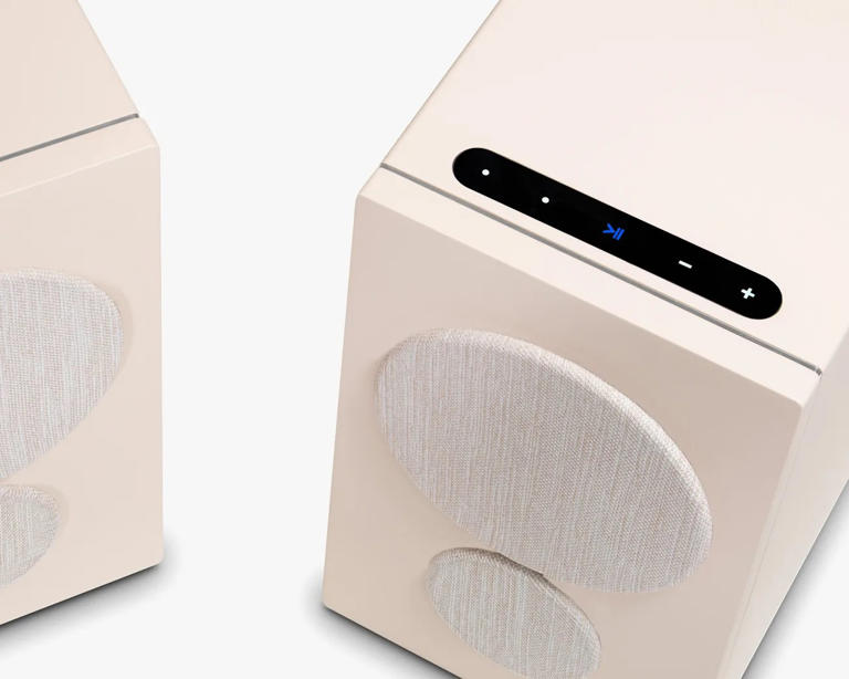 These compact bookshelf speakers promise to make stereo hi-fi easy