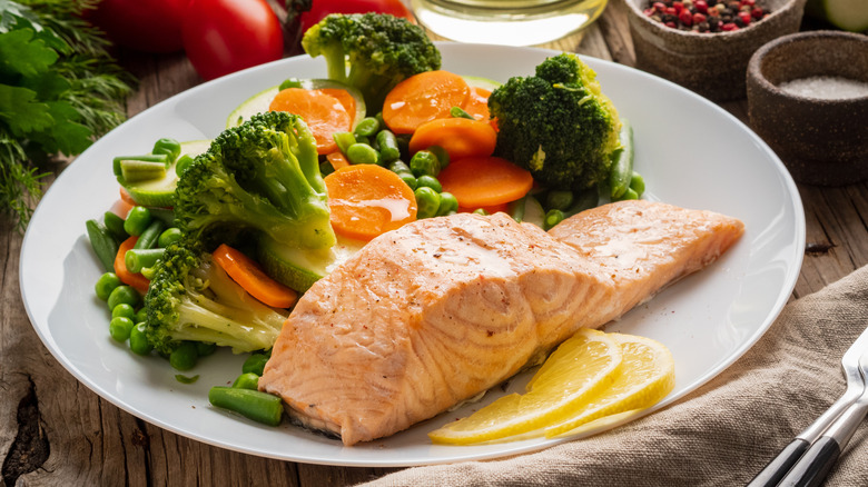 Not frying or baking: This unassuming way to cook fish preserves its ...
