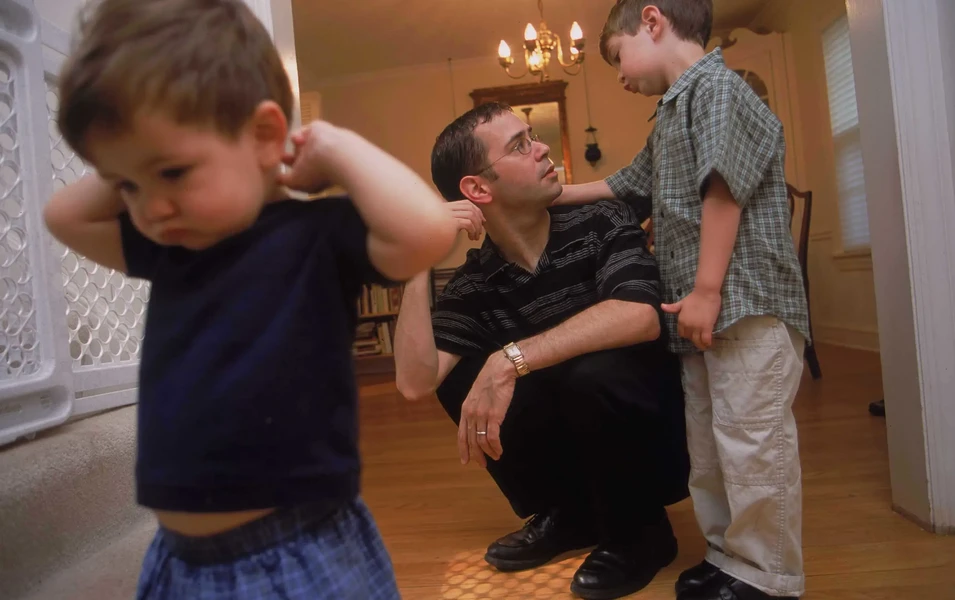 Psychologists reaffirm authoritative parenting as strictness faces new ...