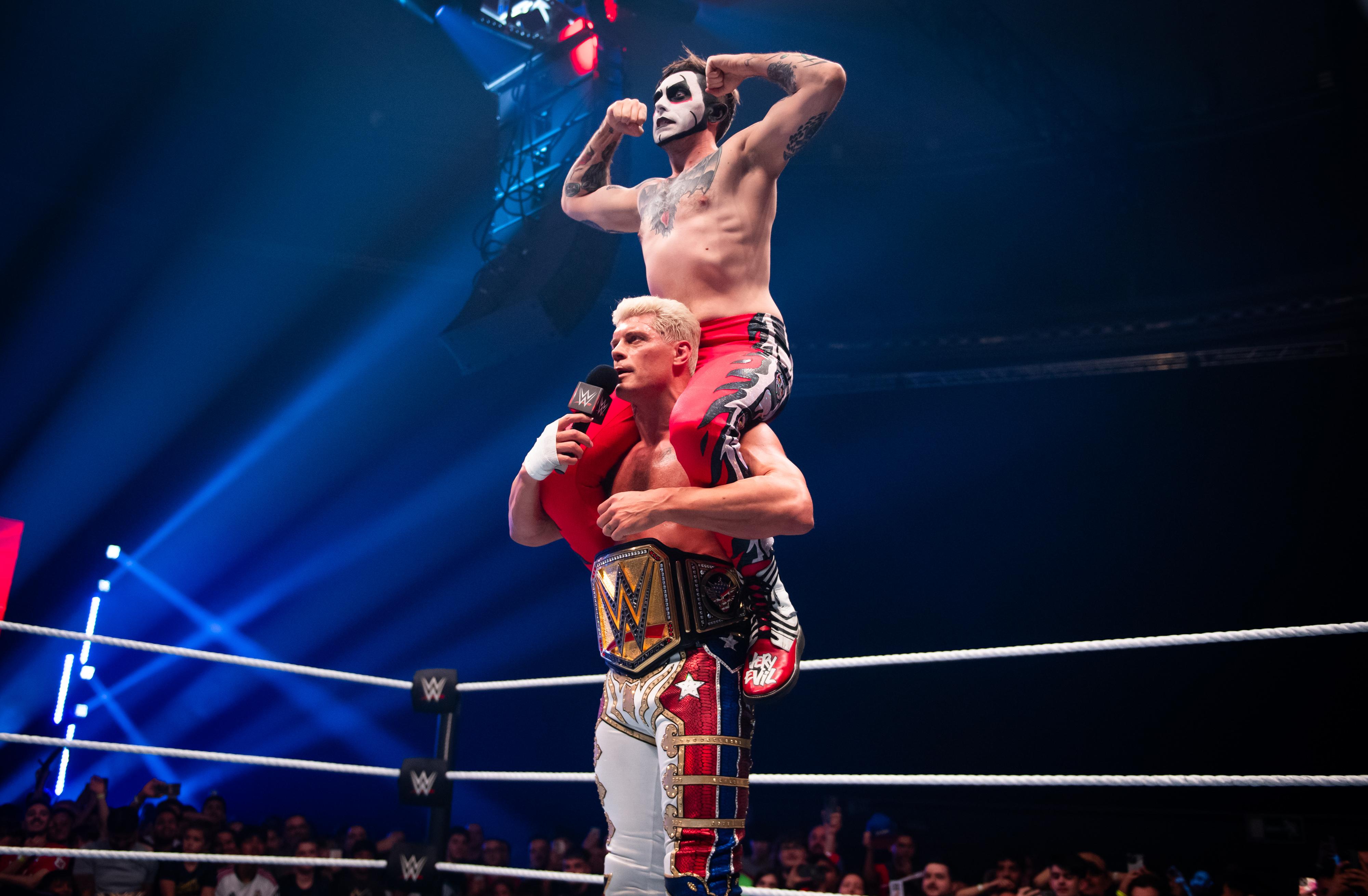 WWE SmackDown in London features a surprise attack and a split (spoilers)