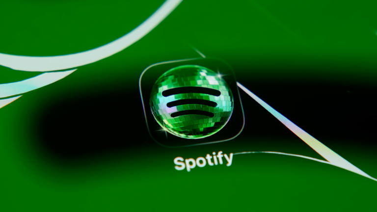 Judge dismisses lawsuit accusing Spotify of turning 'blind eye' to bots ...