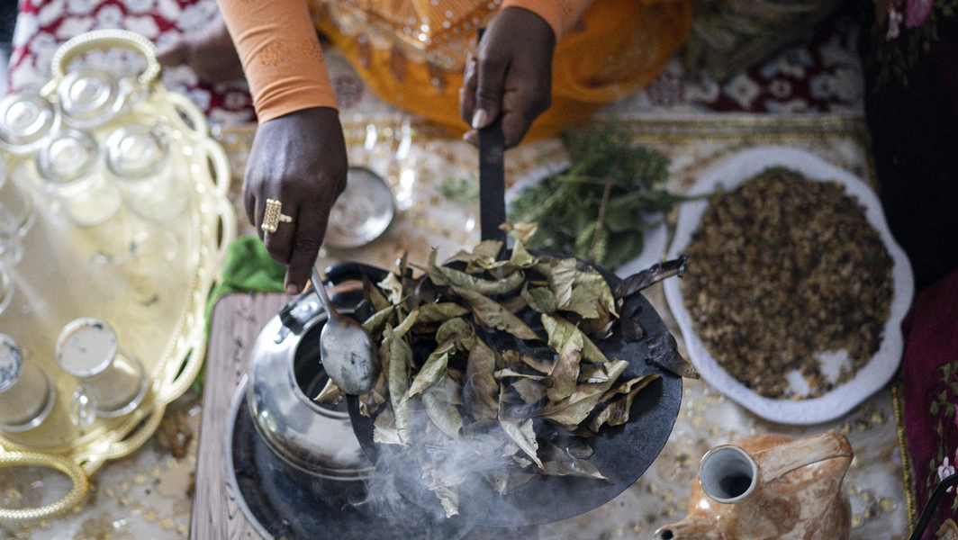 Burning bay leaves: tradition, chemistry, and effects