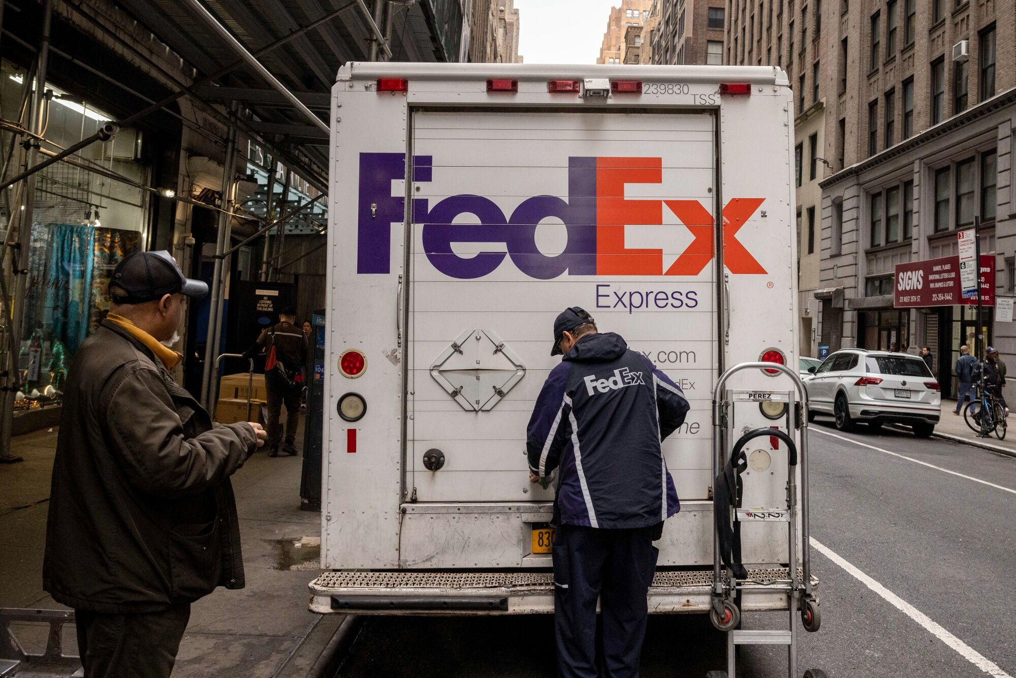 FedEx tops estimates while warning of trade policy pressure