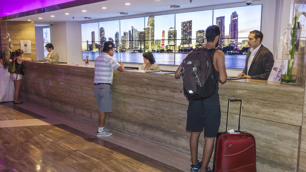 16 things hotel staff notice about guests