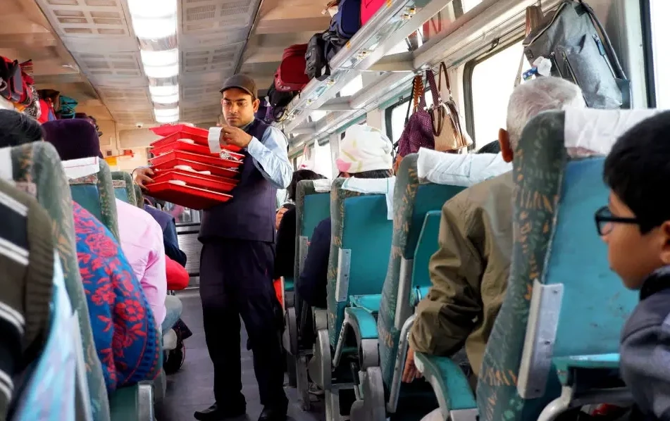 IRCTC to offer free meals for long Rajdhani, Shatabdi delays