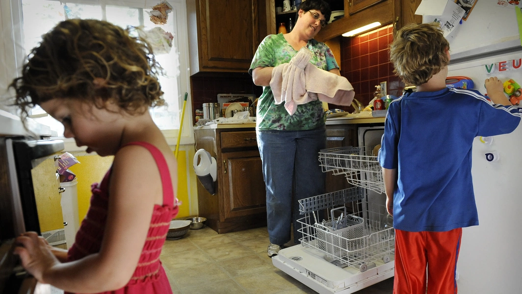 Survey shows working mothers face rising mental and emotional strain