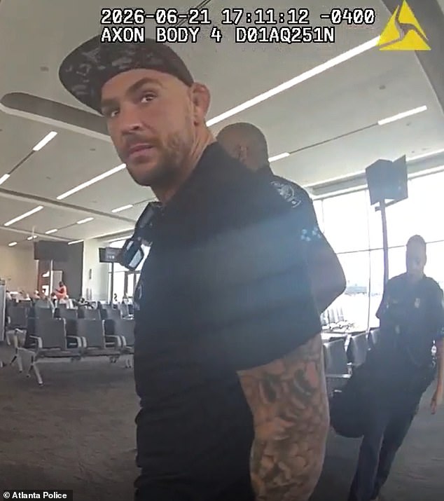 UFC legend Dustin Poirier melts down and tries to fight airport staff ...