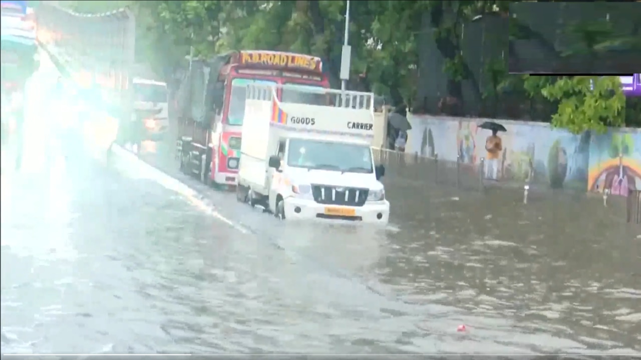 Mumbai rains: Heavy showers flood roads, are schools, colleges closed ...