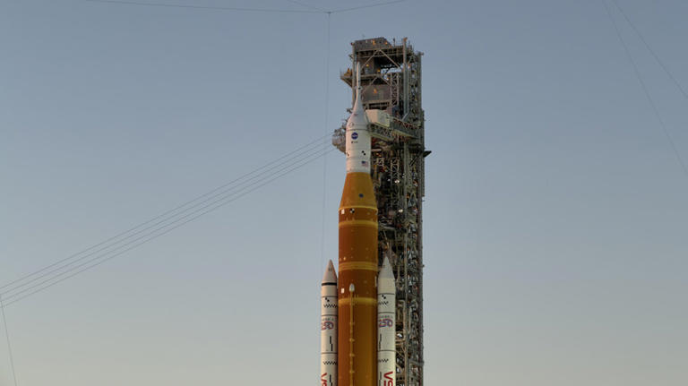 Rocket vs. space shuttle: What's the difference?
