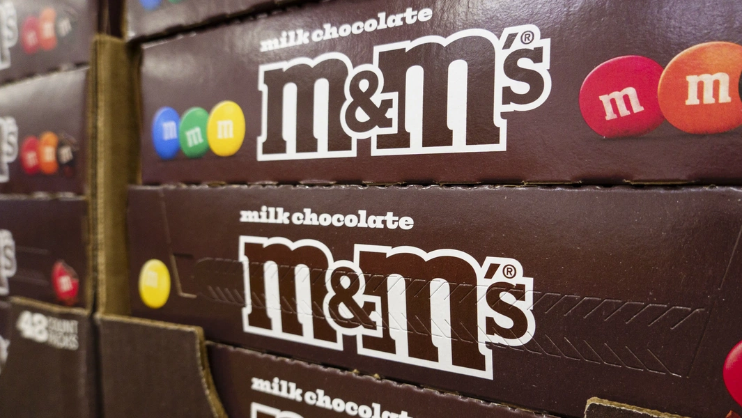 Mars phases out artificial dyes in M&M’s