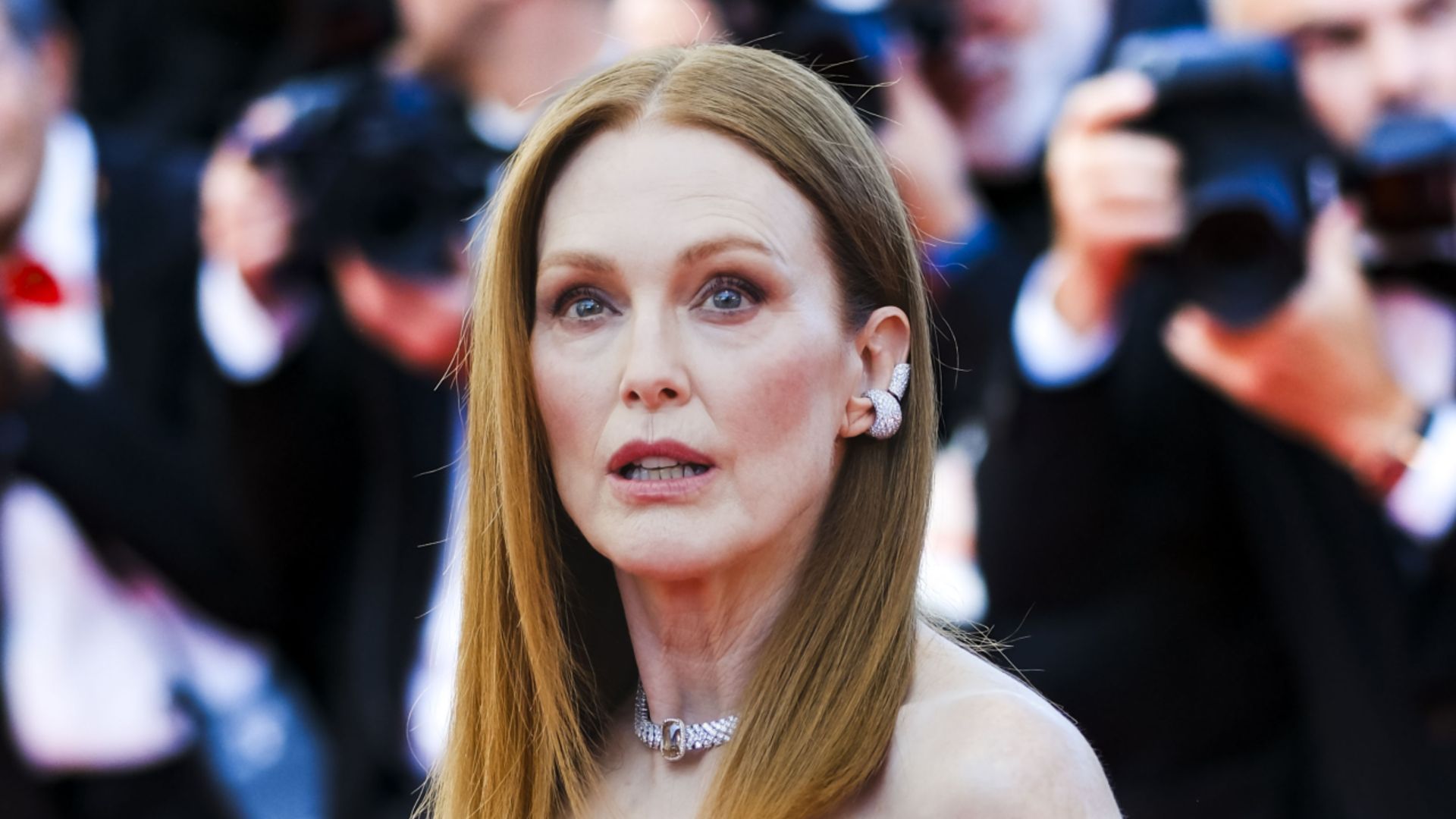A local play drives Julianne Moore to the brink in A24's trailer for ...