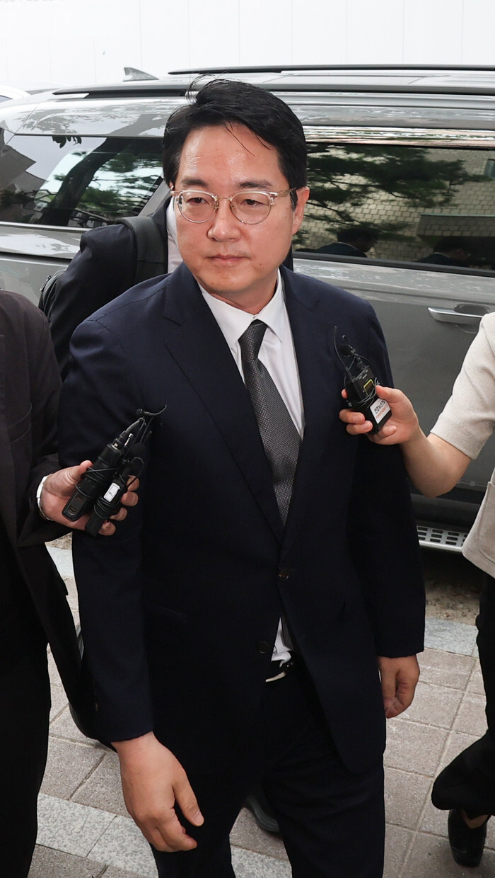 Ex-prosecutor general grilled by special counsel