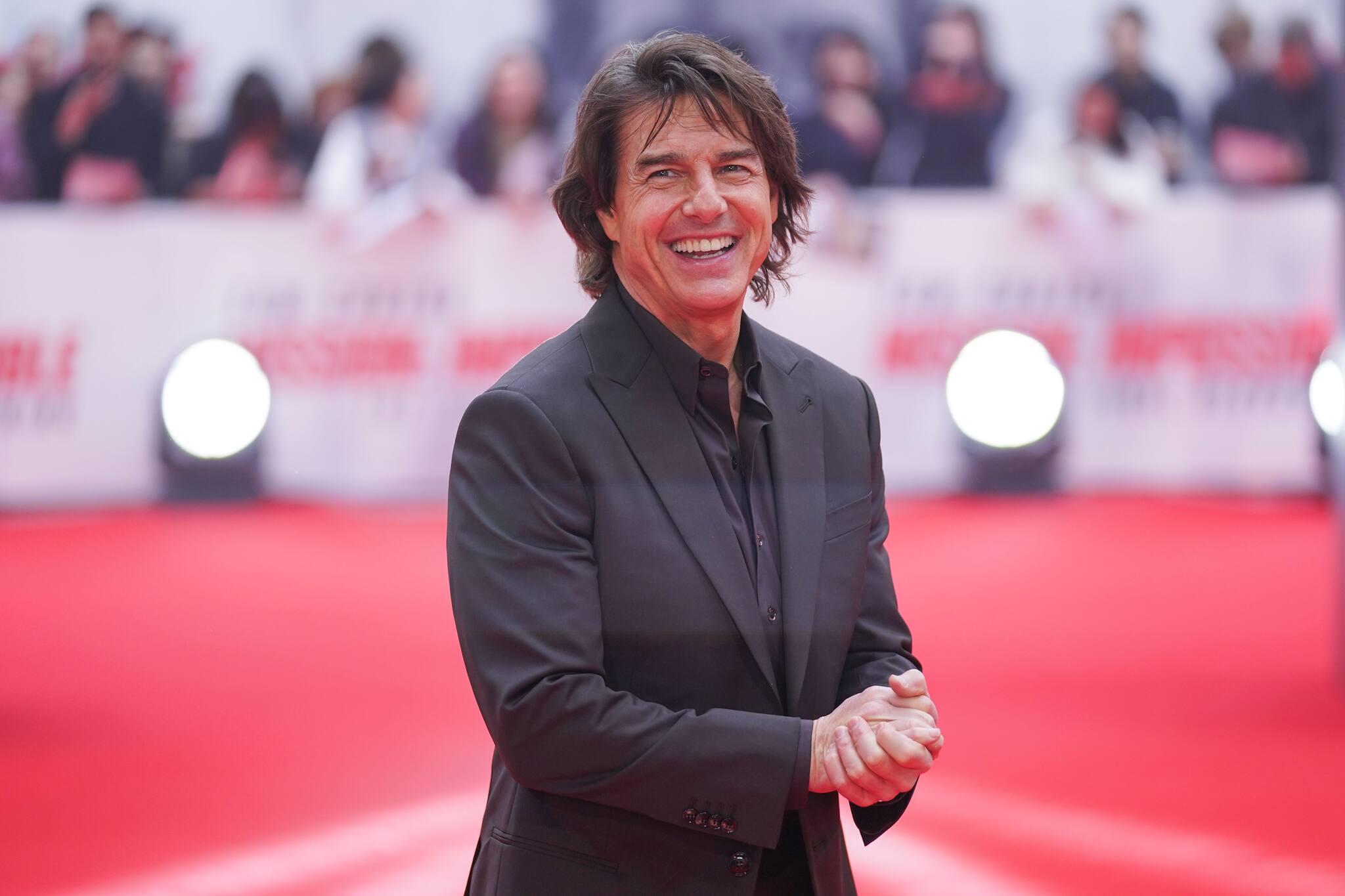 Tom Cruise kaum wiederzuerkennen: Mit Bauch und Halbglatze in neuem Film
