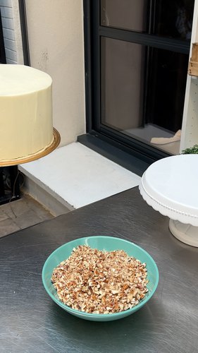 Frühlingshafte Pekannuss-Karotten-Torte