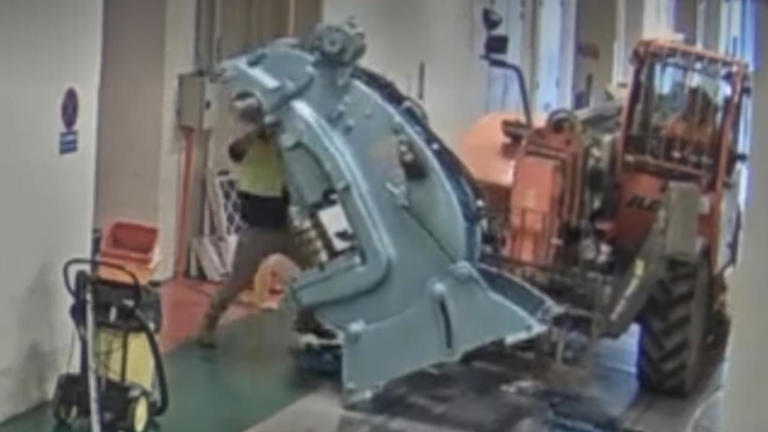 Shocking three-ton near miss stuns