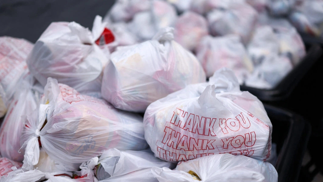 11 grocery chains fighting hunger and food waste
