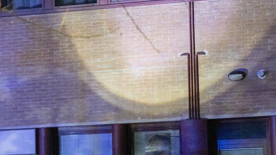 Molotov contro un palazzo, cercava di colpire una donna