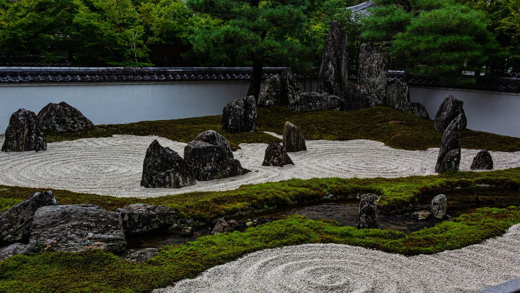 Japanese garden design tips bring tranquility to home spaces