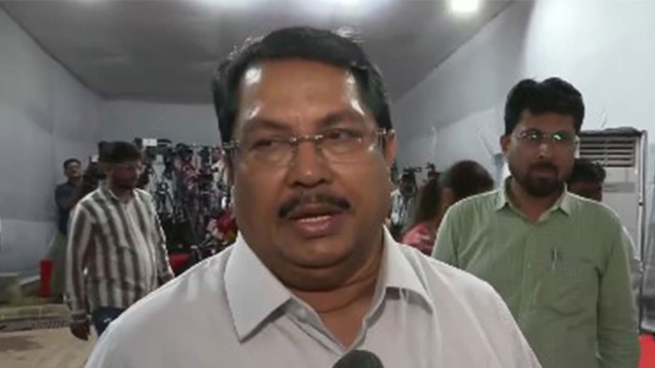 'Country's politics utterly rotten': Cong on Maha MP defections