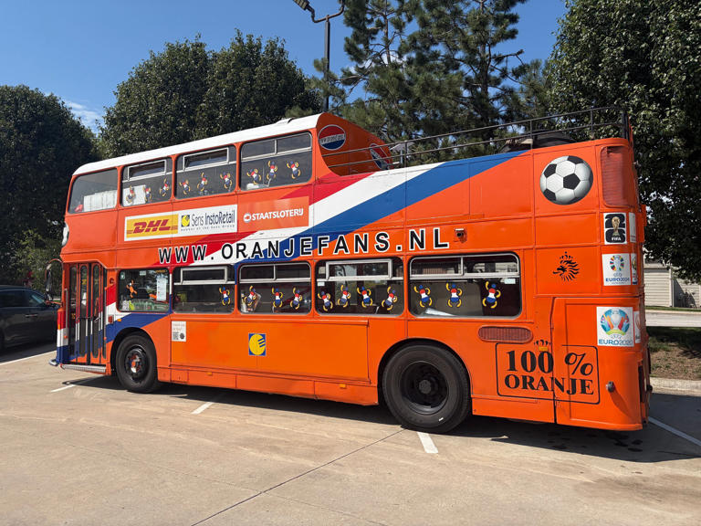 Dutch fans, Orange Bus build energy ahead of Kansas City Fanwalk