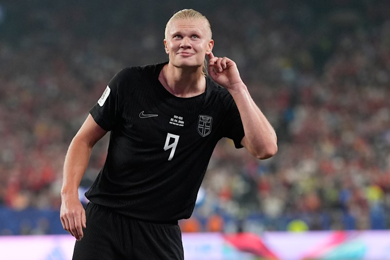 ‘They are not normal’: The incredible World Cup battle of the superstars
