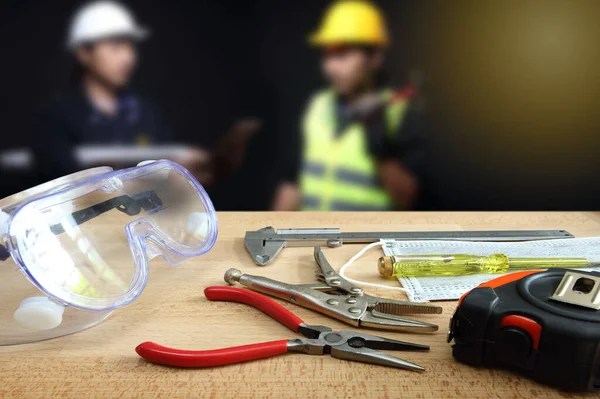 Engineering job ads reveal key skills and pay trends