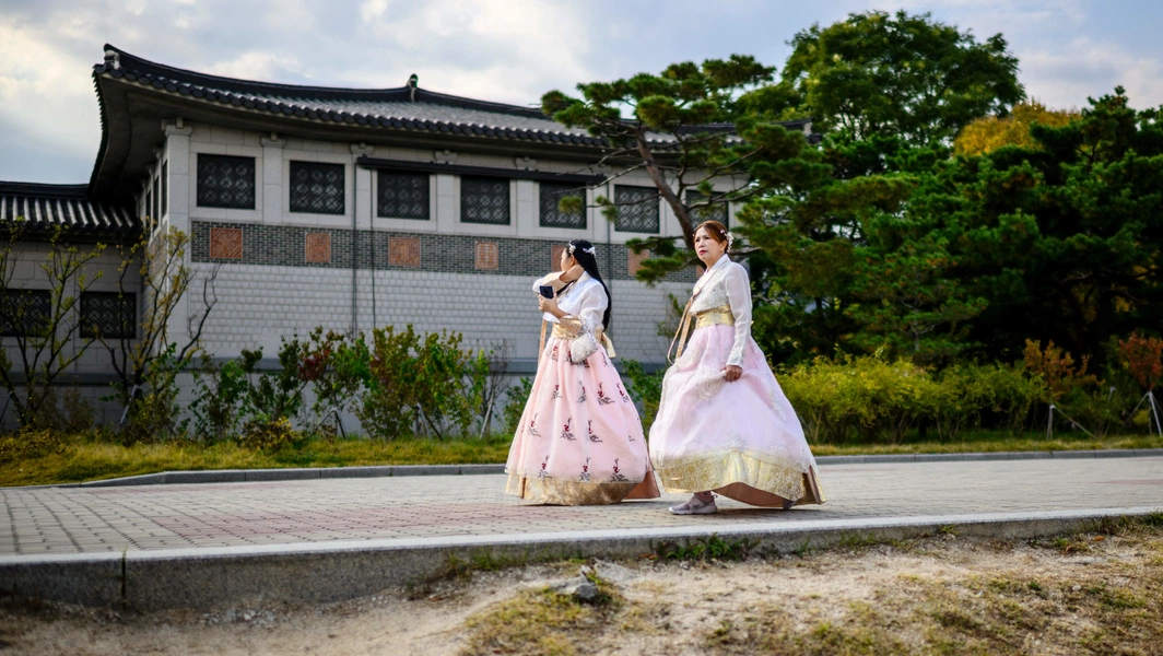 13 inspiring cross-cultural wedding attire ideas