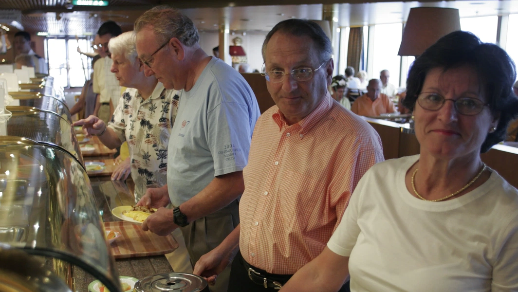 8 cruise buffet foods to avoid
