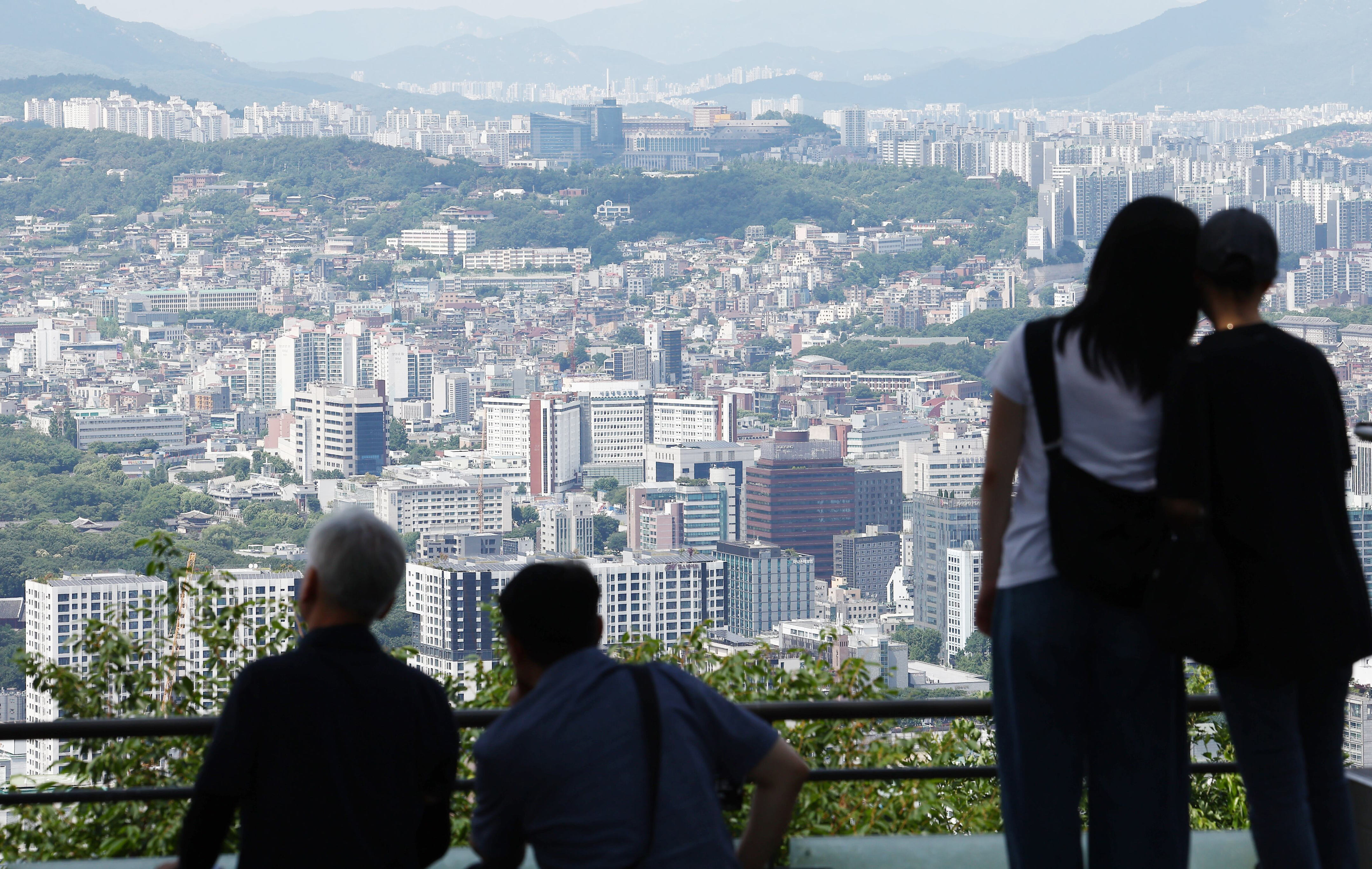 Seoul apartment subscription prices surge toward 3 billion won in ...