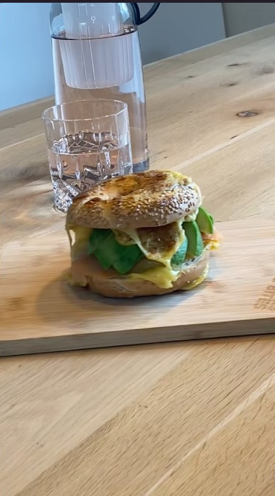 Luxe bagel met zalm en roomkaas snelle en heerlijke lunch inspiratie