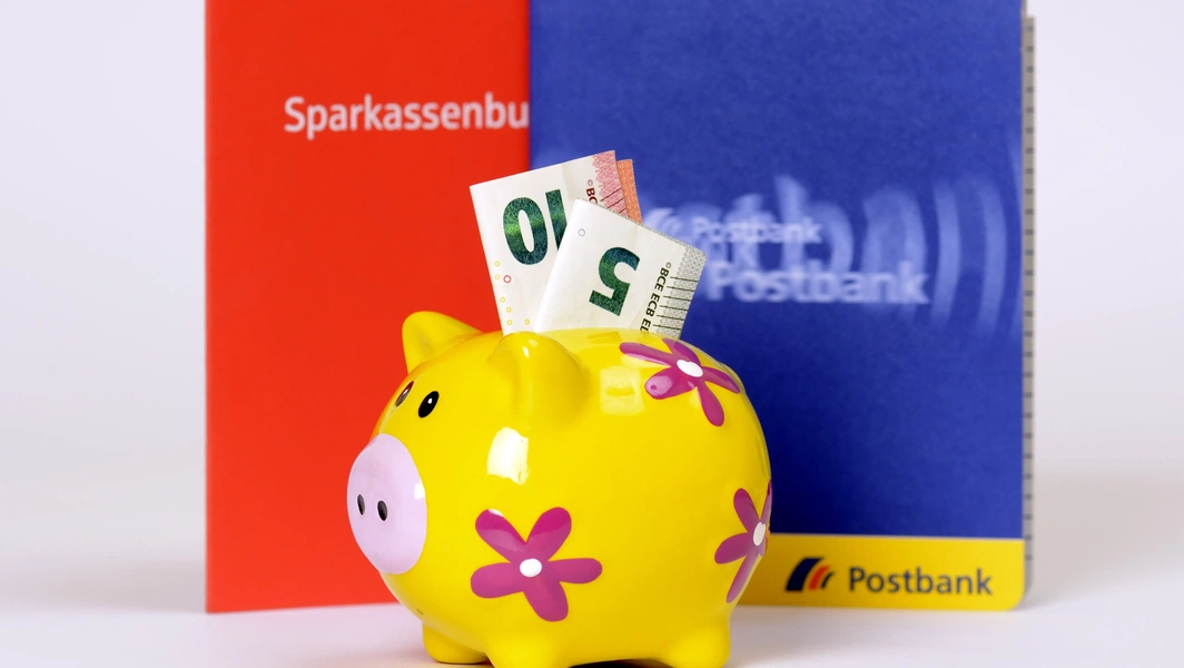 Gen Z and millennials' financial habits compared