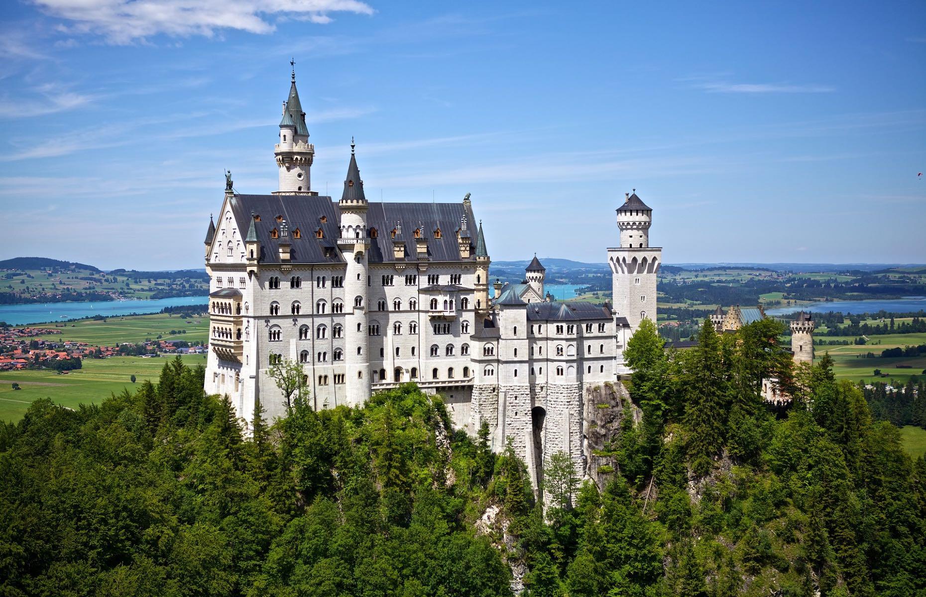 Fascinating images of Germany's famous attractions then and now