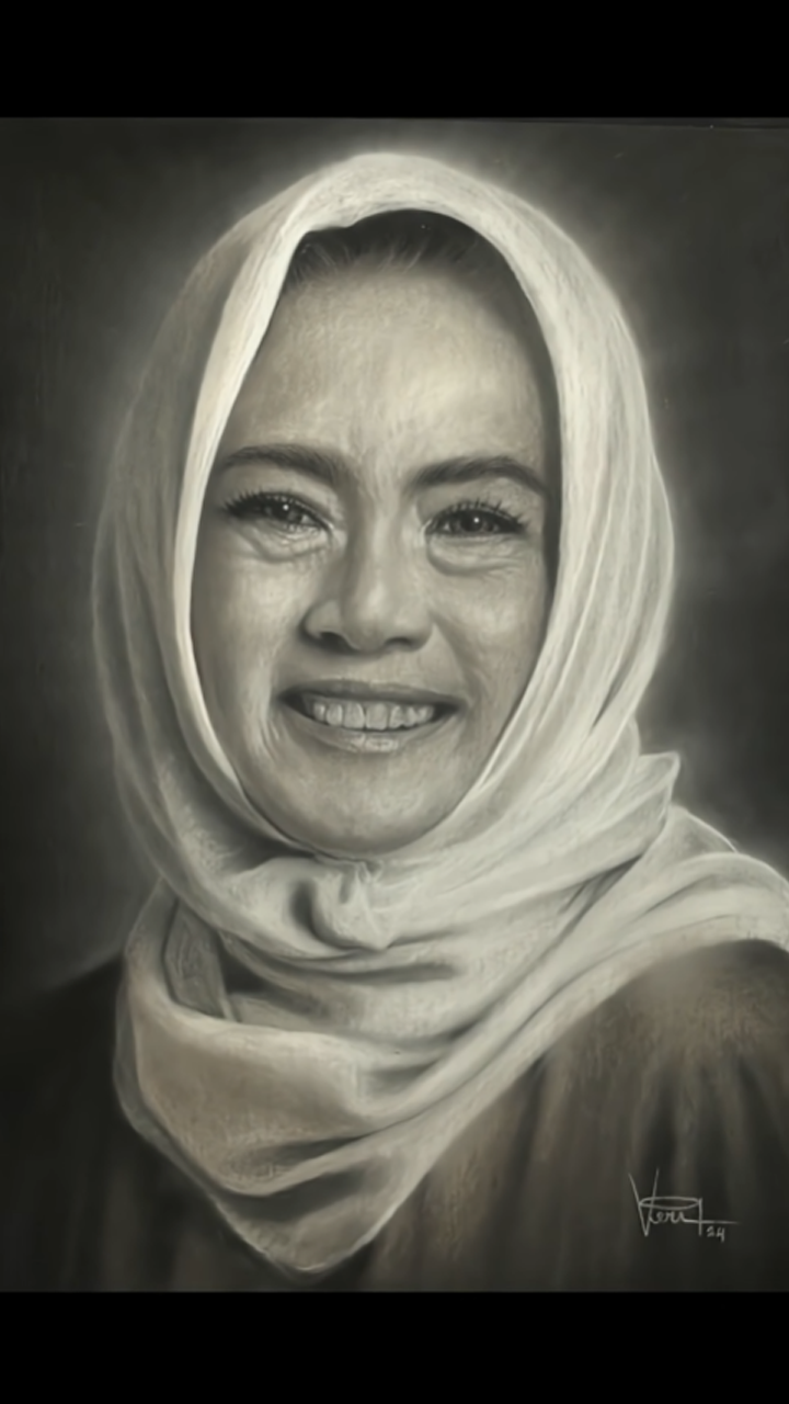 Emotional family portrait tutorial | Smiling sister hyper realistic drawing