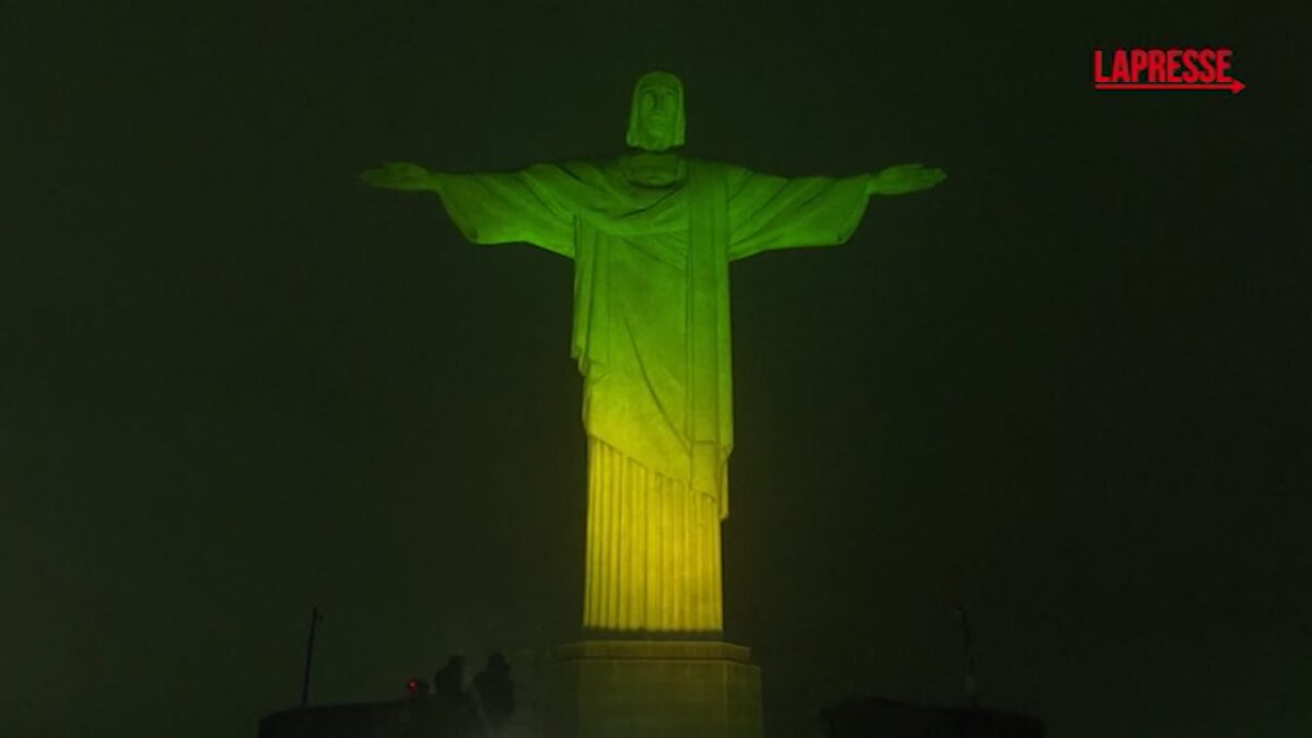 Rio de Janeiro, il Cristo Redentore si illumina per i Mondiali femminili